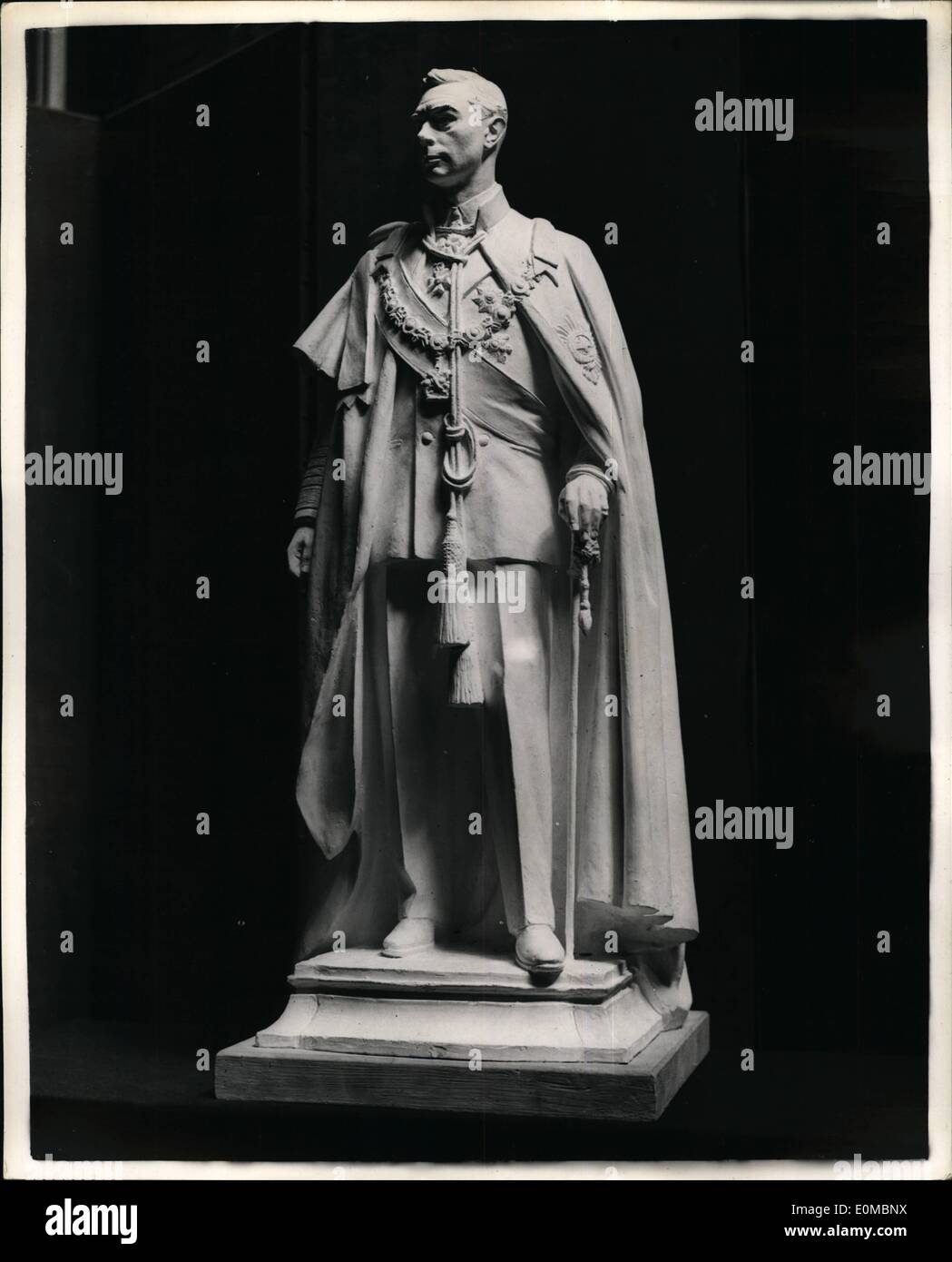 Statue king george vi hi-res stock photography and images - Alamy