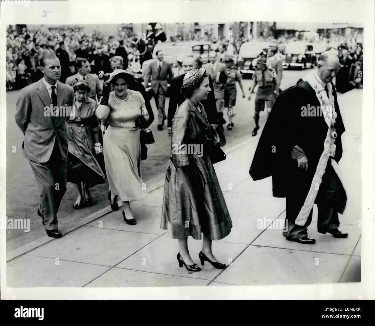 Royal tour 1954 hi-res stock photography and images - Alamy