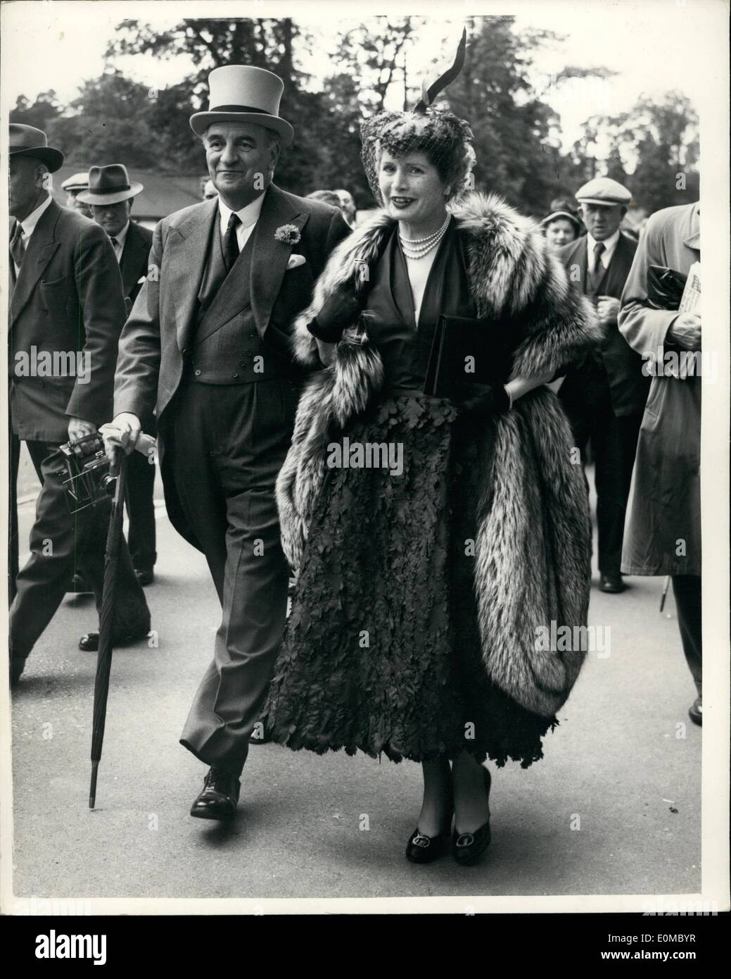 Jun. 06, 1954 - Royal Ascot Second Day. Sir Bernard and Lady Docker ...