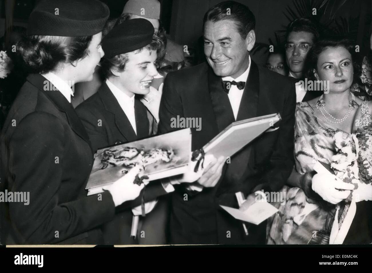 Aug. 08, 1954 - Errol Flynn (Minus Moustache) at deauville : Errol ...