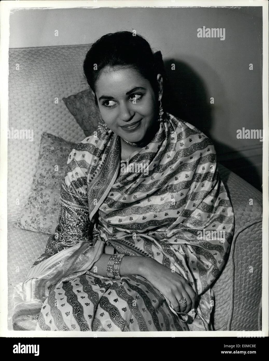 Hindu beauty will wed officer hi-res stock photography and images - Alamy