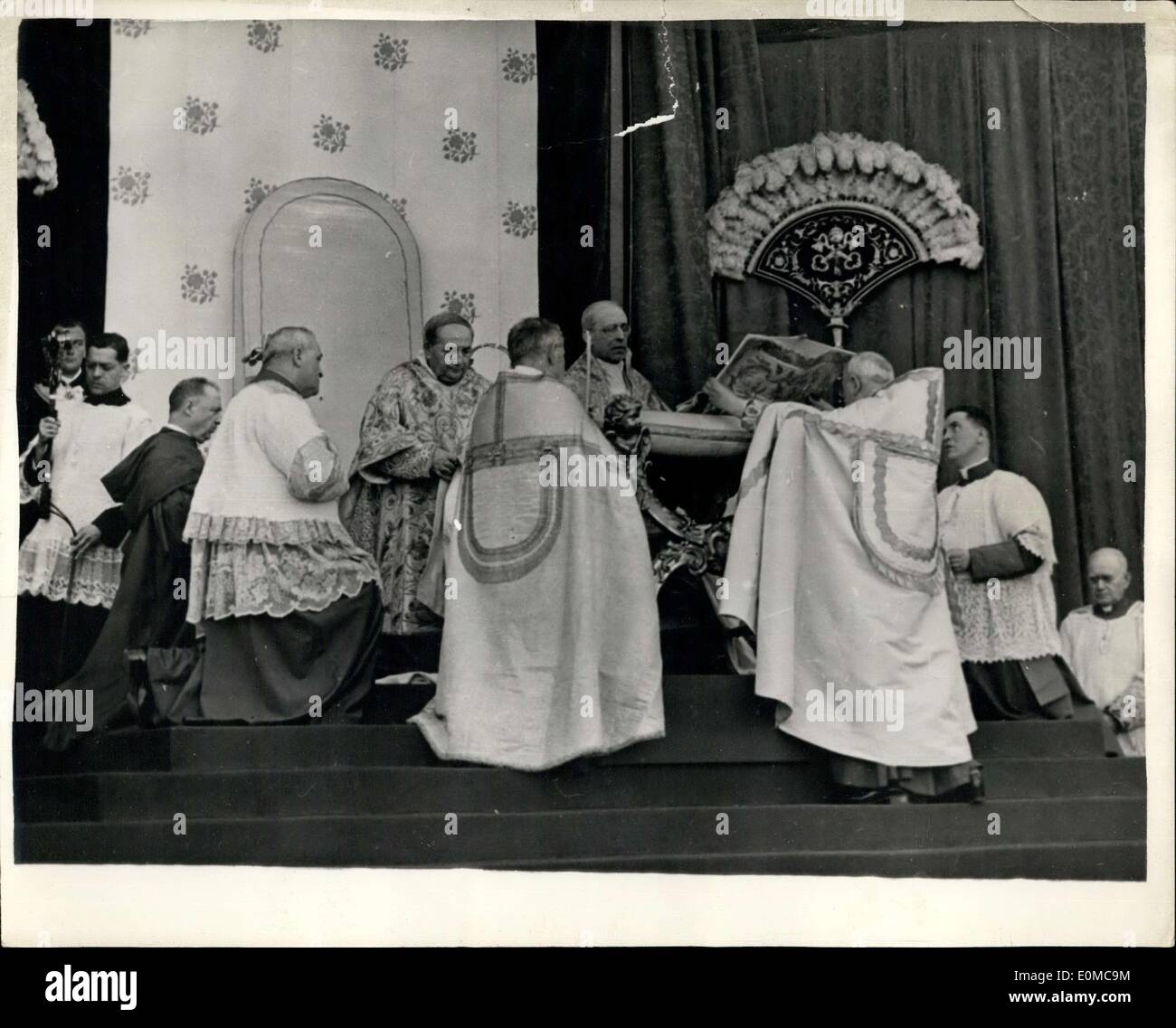 The pope proclaims five new saints hi-res stock photography and images ...