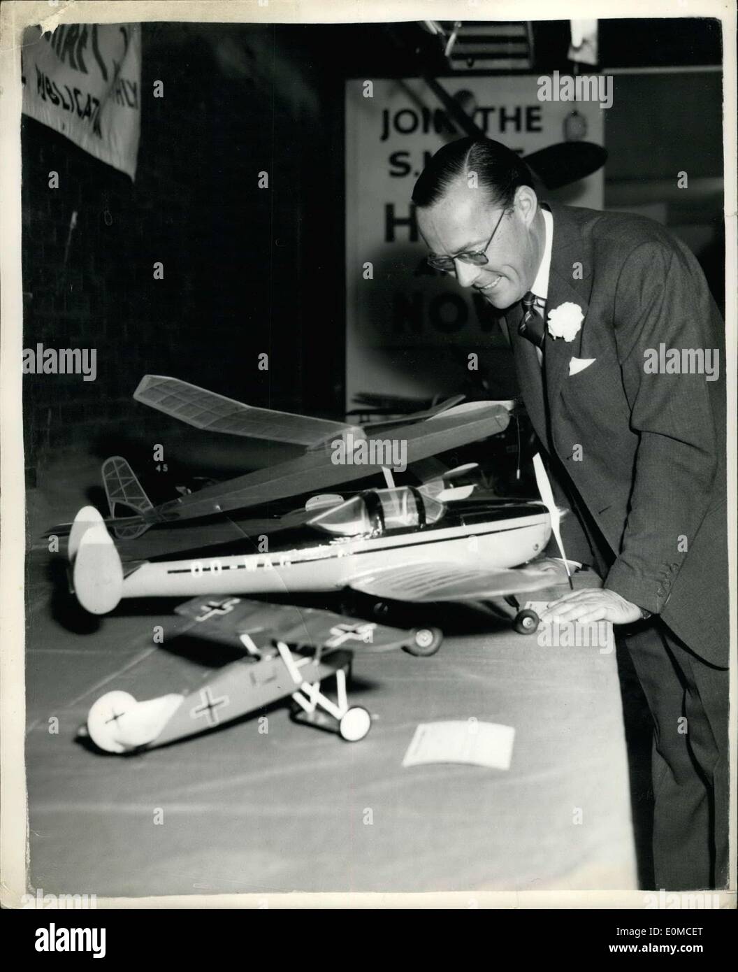 Aug. 18, 1954 - Prince Bernhard Opens Model Engineer Exhibition. Prince ...