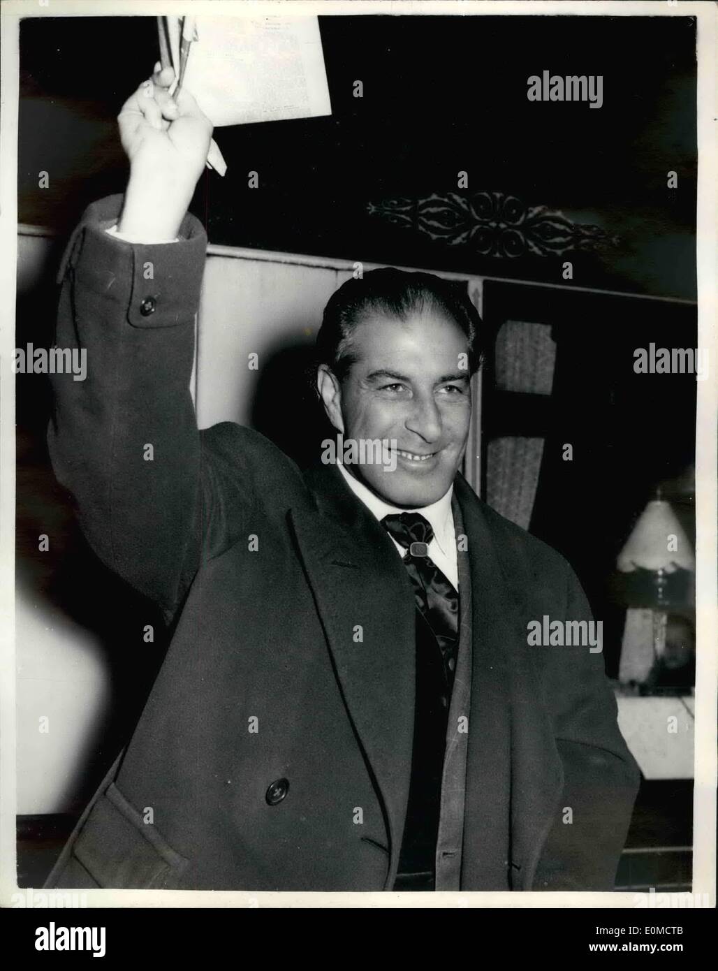 Sep. 09, 1954 - Famous Court Photographer Leaves For The United States ...