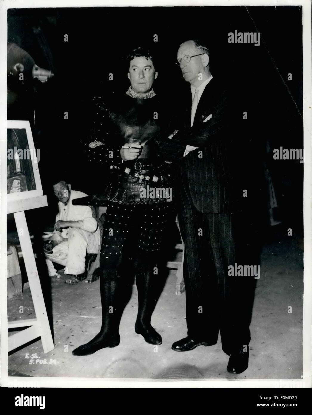 Sep. 09, 1954 - Sen Star Errol Flynn Shows His Father Around The ...