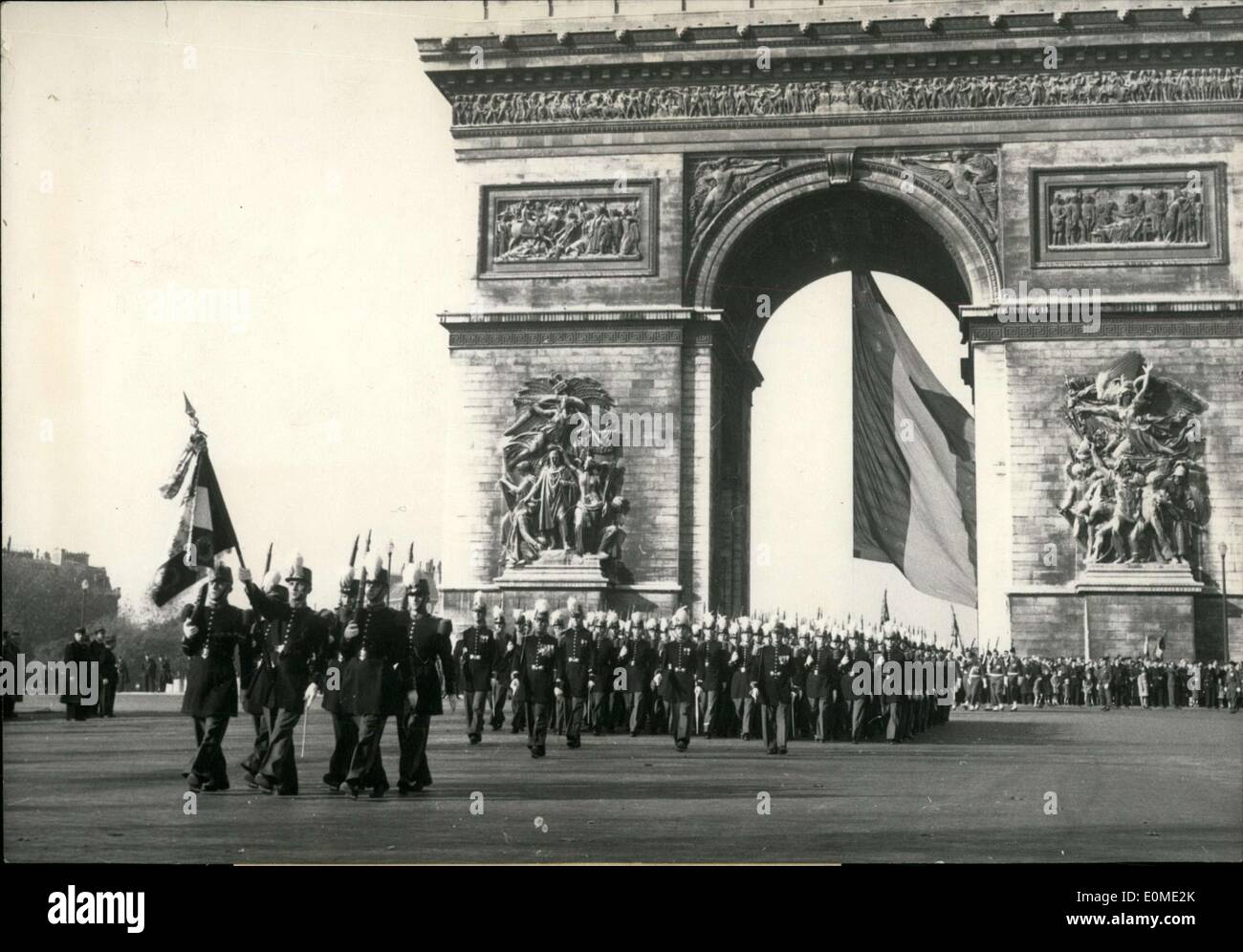 November 1954 hi-res stock photography and images - Alamy