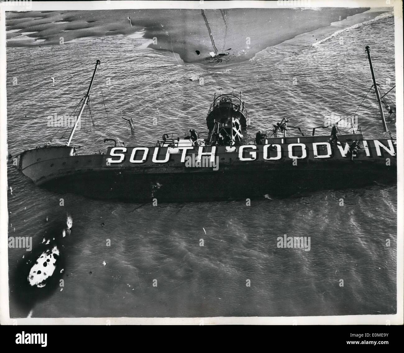 Nov. 11, 1954 - Royal Navy report ''No Life'' - ''No Bodies'' aboard ...