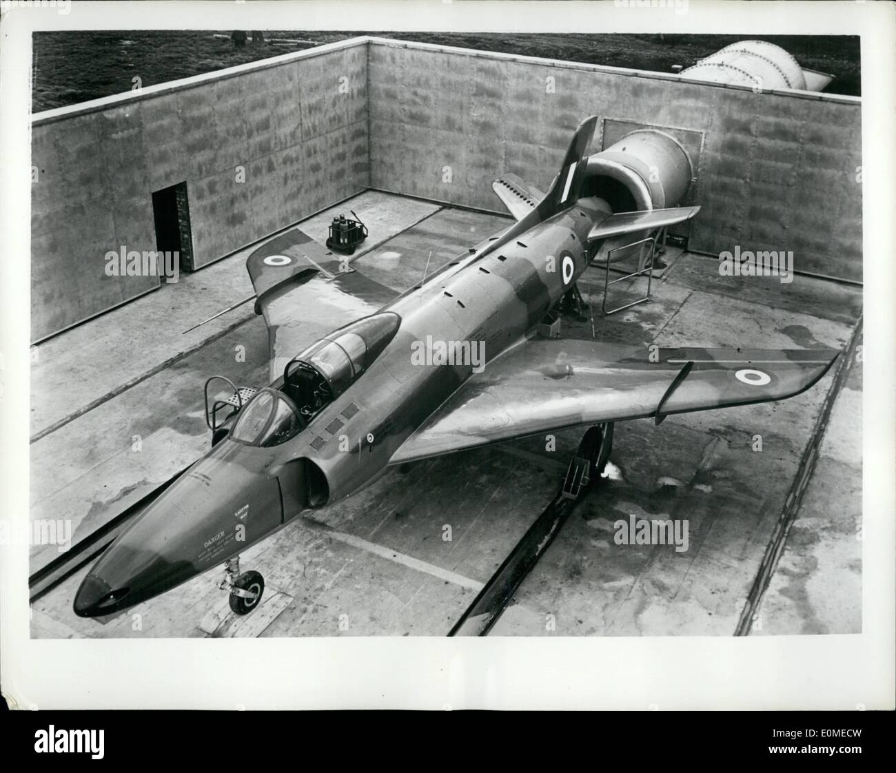 Roar of engines hi-res stock photography and images - Alamy