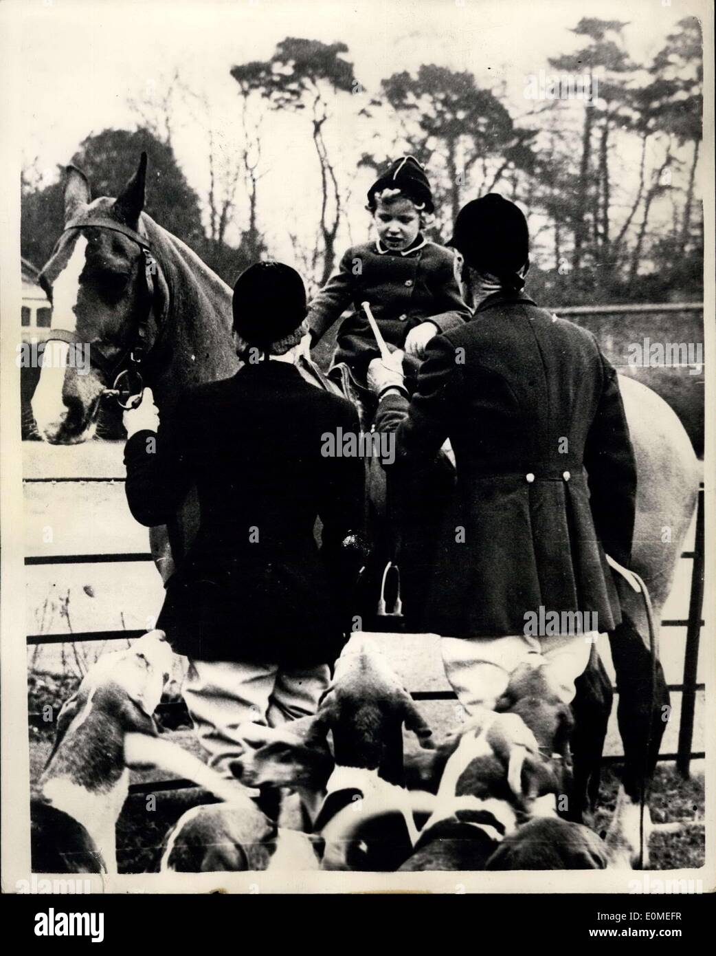 Queen elizabeth with her children hi-res stock photography and images ...