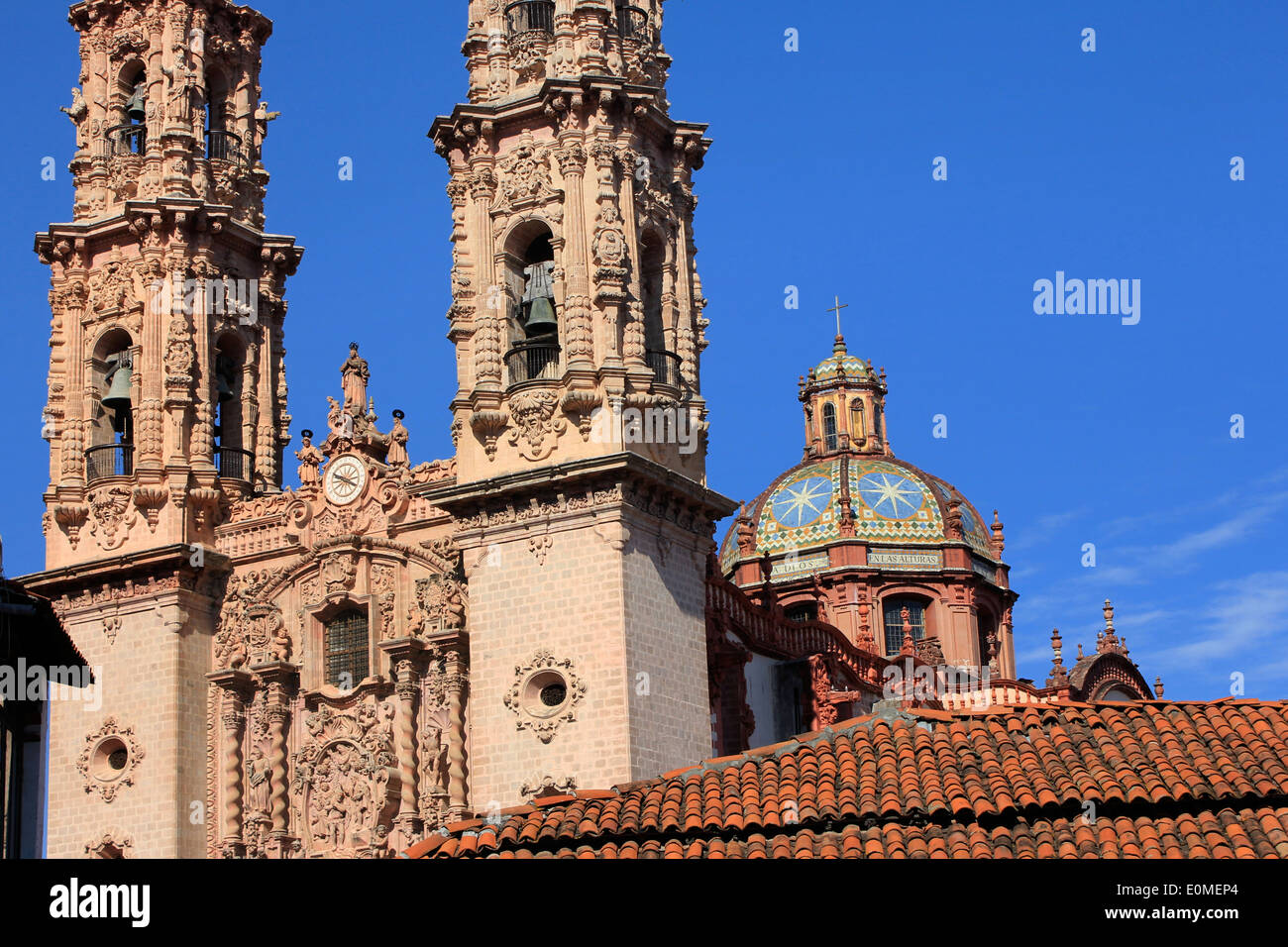 Ornate mexican church hi-res stock photography and images - Alamy