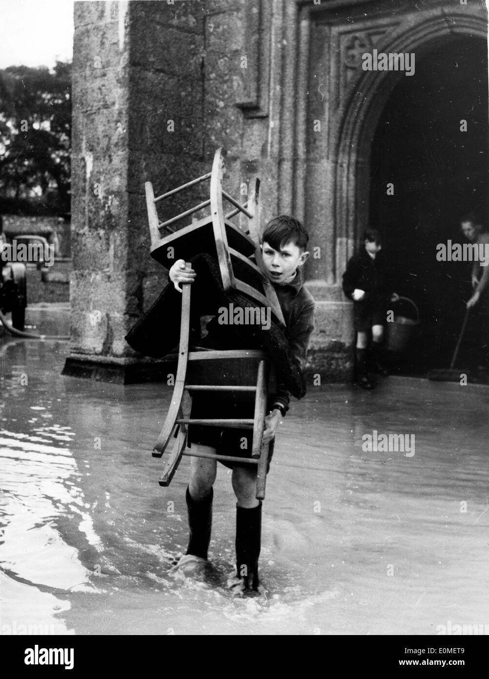 Schoolchildren help evacuate school during flood Stock Photo - Alamy