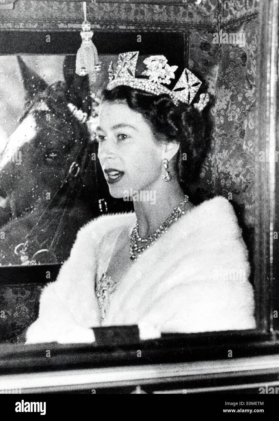 Queen elizabeth crown hi-res stock photography and images - Alamy