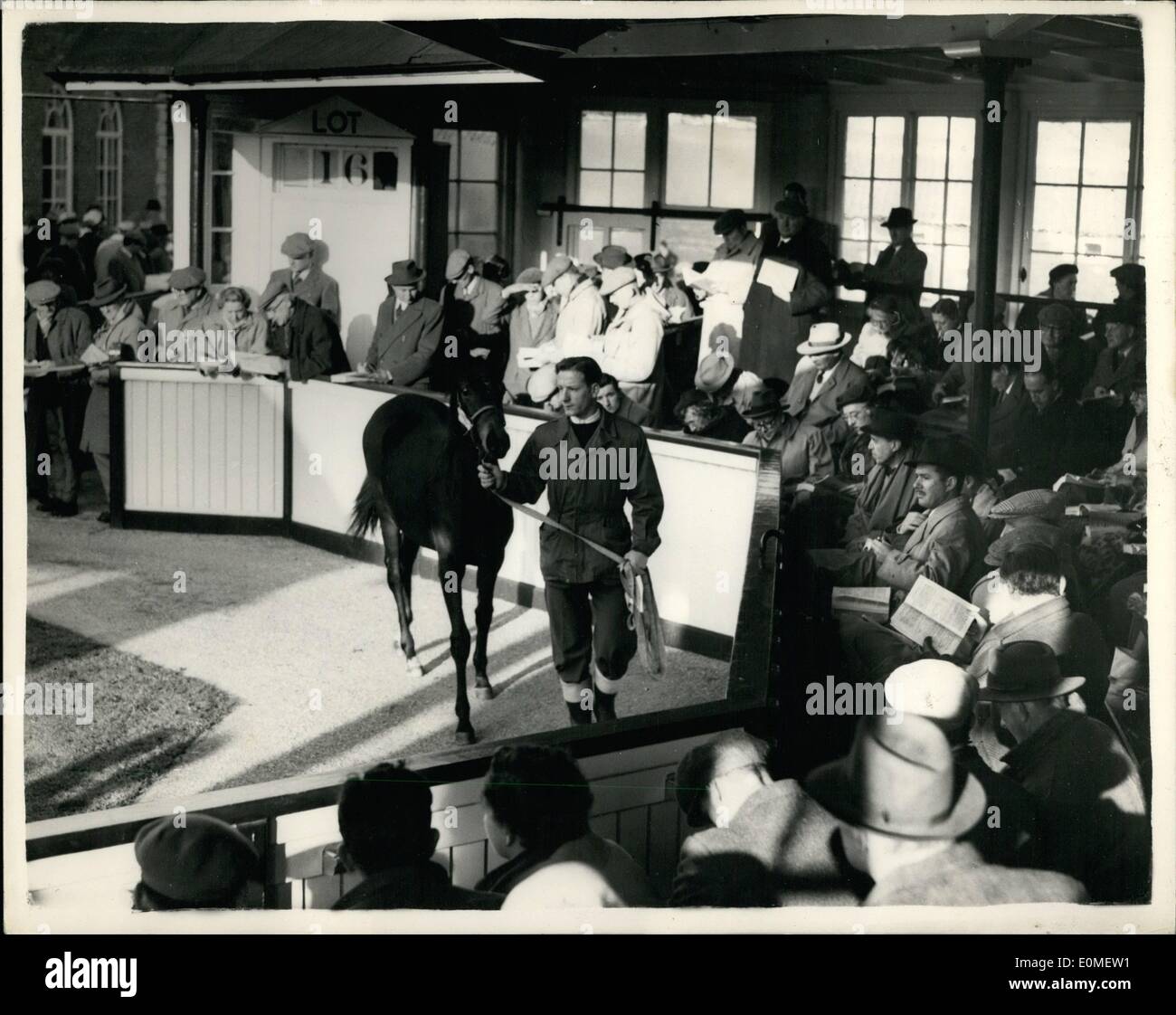 6 dec 1954 hi-res stock photography and images - Alamy