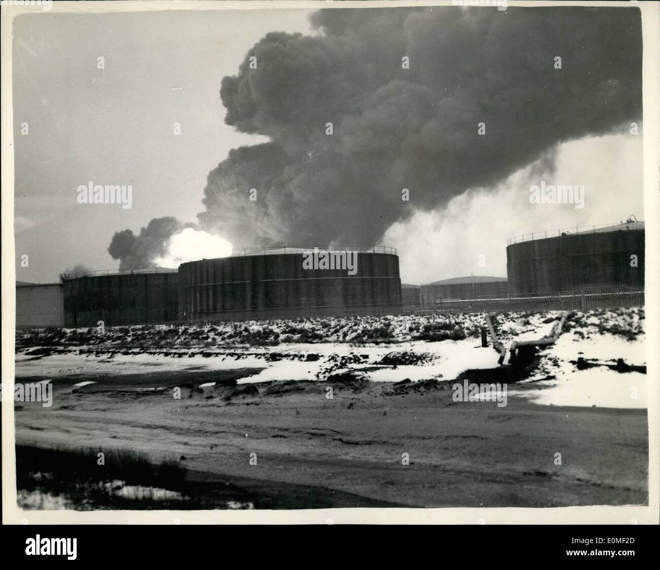 Oil refinery explosion hi-res stock photography and images - Alamy