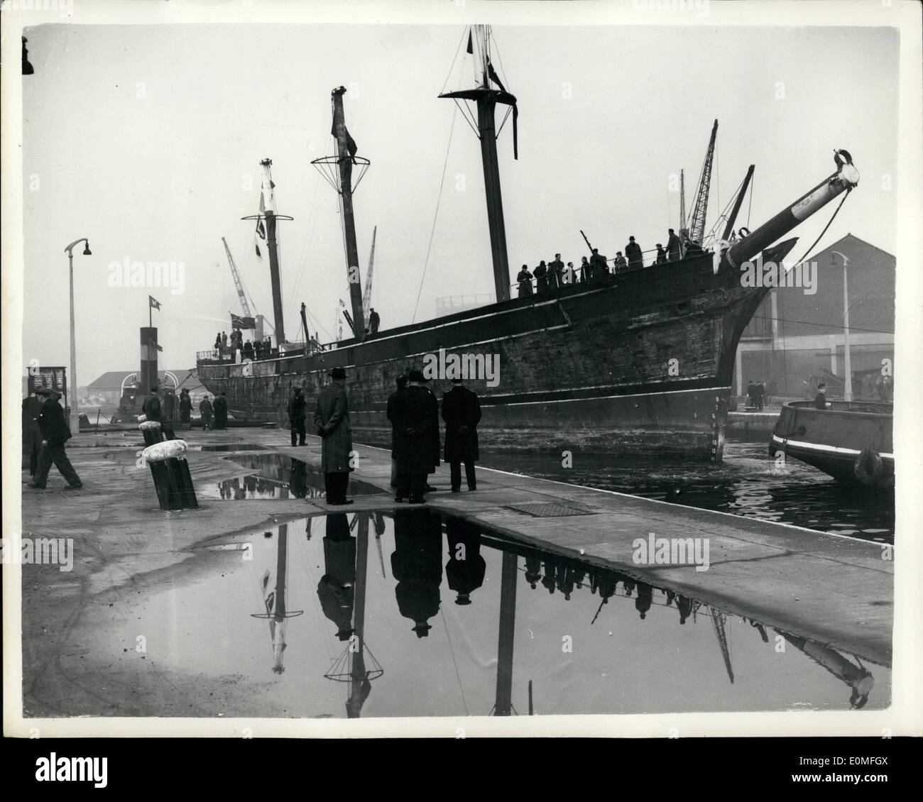 Dec. 12, 1954 - The ''cutty sark'' starts on her last voyage. Leaves ...