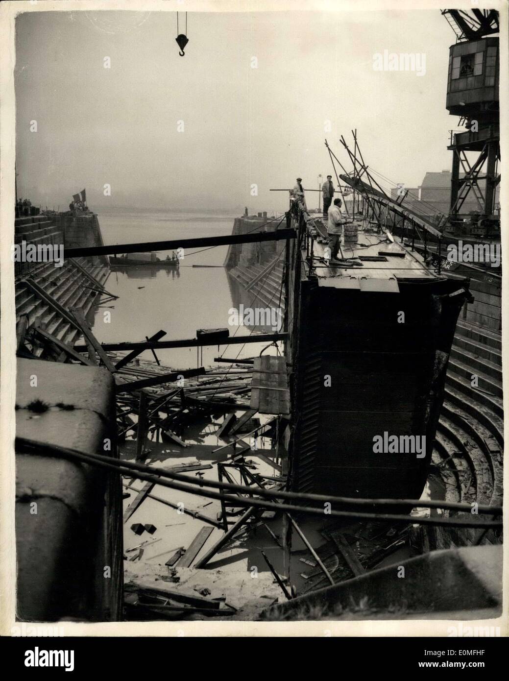 Dec. 16, 1954 - Submarine talent goes around again: The submarine ...