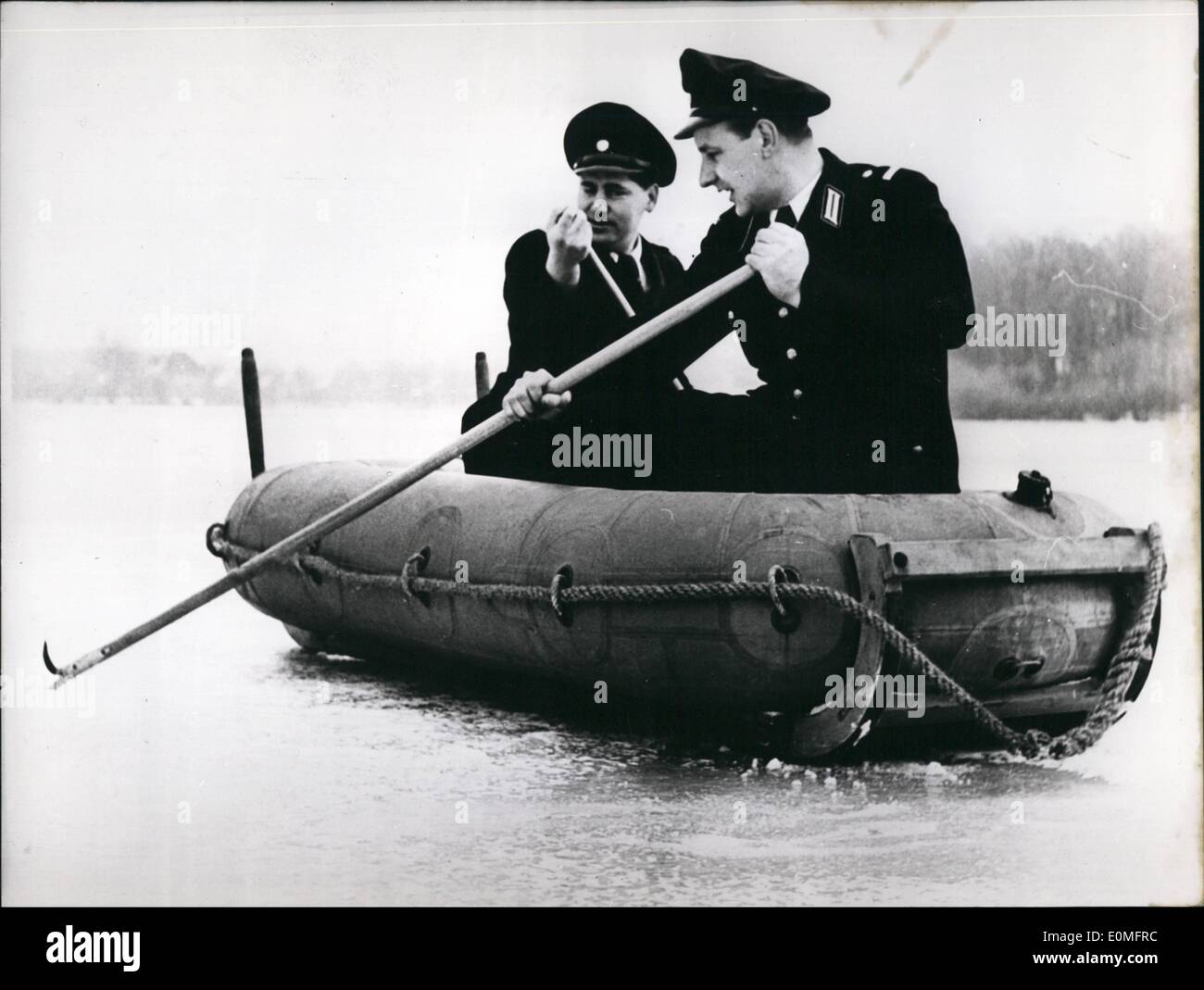 Mar. 03, 1955 - Tube - boats with sledge-runners The water-police of ...