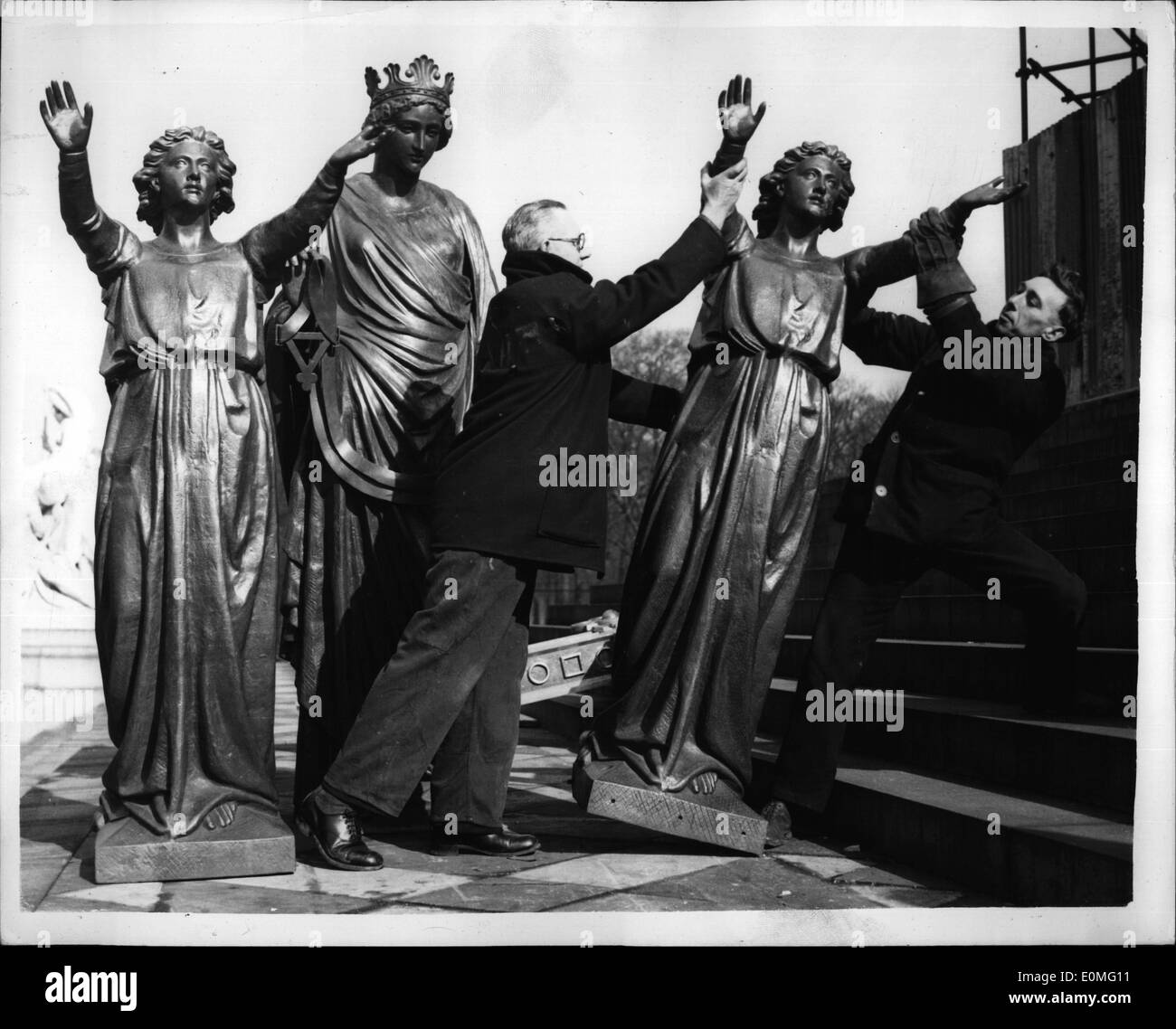 Mar. 03, 1955 - Bronze Figures Replaced on Albert Memorial. Bronze ...