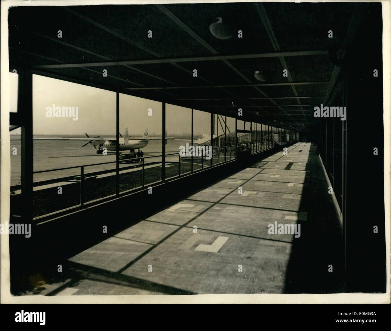 Mar. 03, 1955 - New South-East Passenger Building - London Airport ...