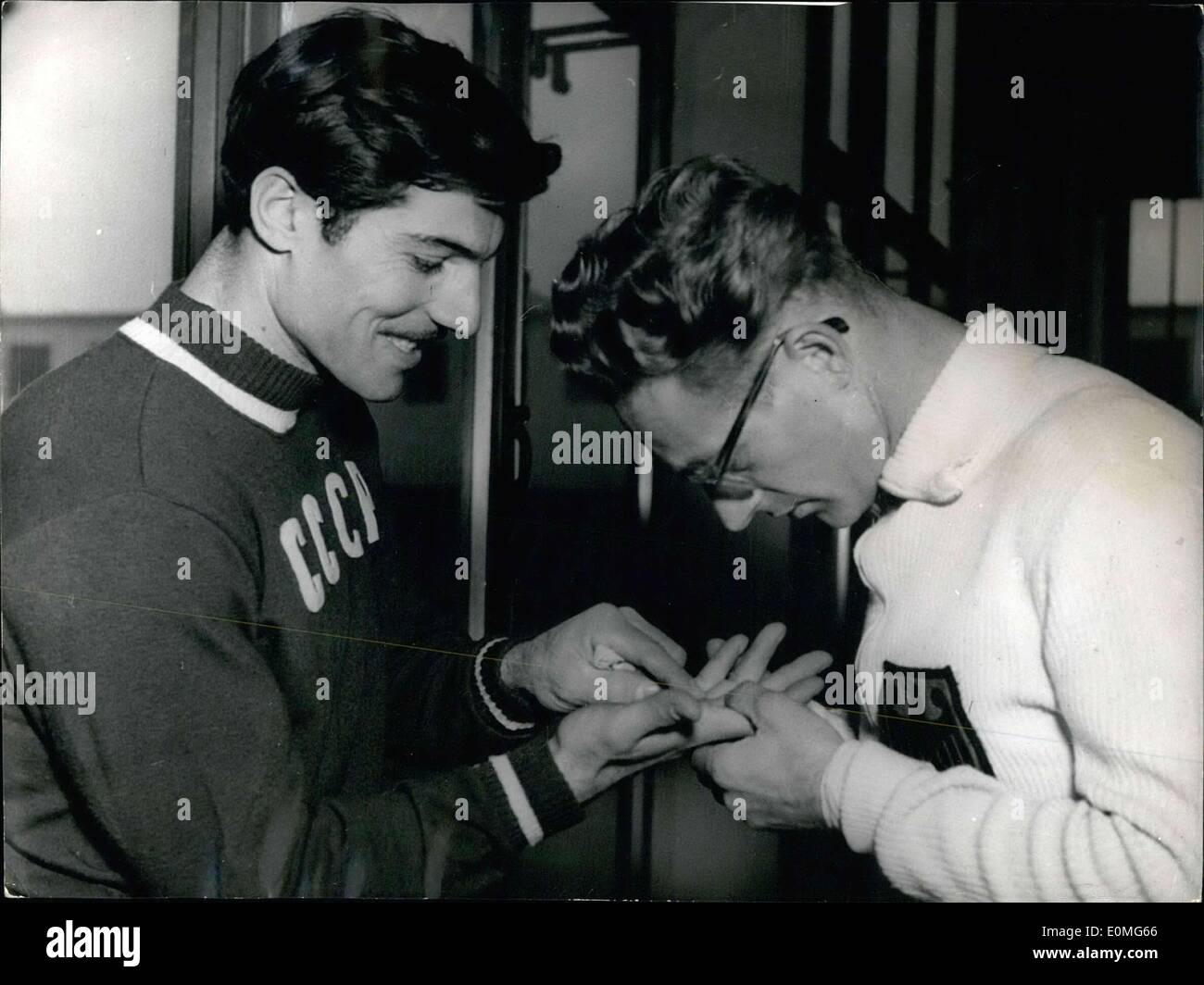 Gymnastics competition historical hi-res stock photography and images ...