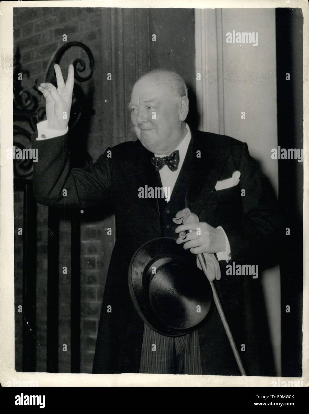 Winston churchill v sign hi-res stock photography and images - Alamy