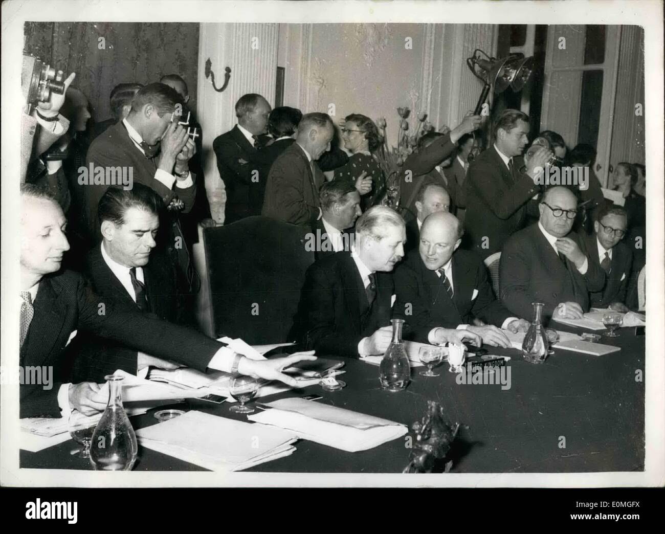 British embassy paris hi-res stock photography and images - Alamy