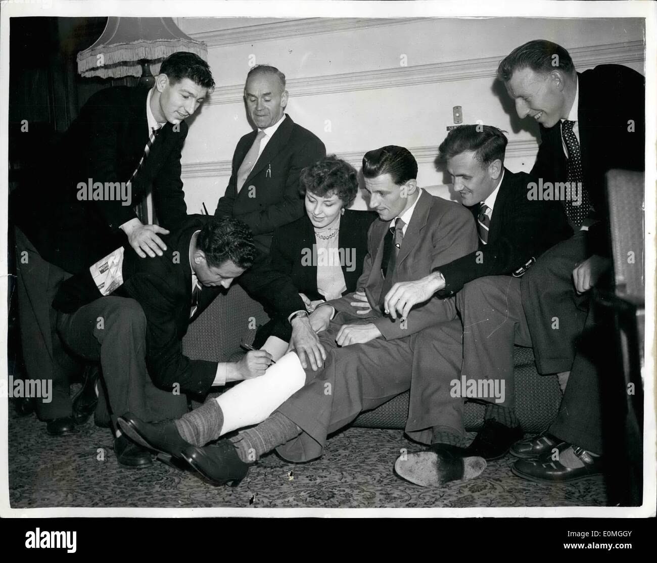 Leg cast black and white hi-res stock photography and images - Alamy