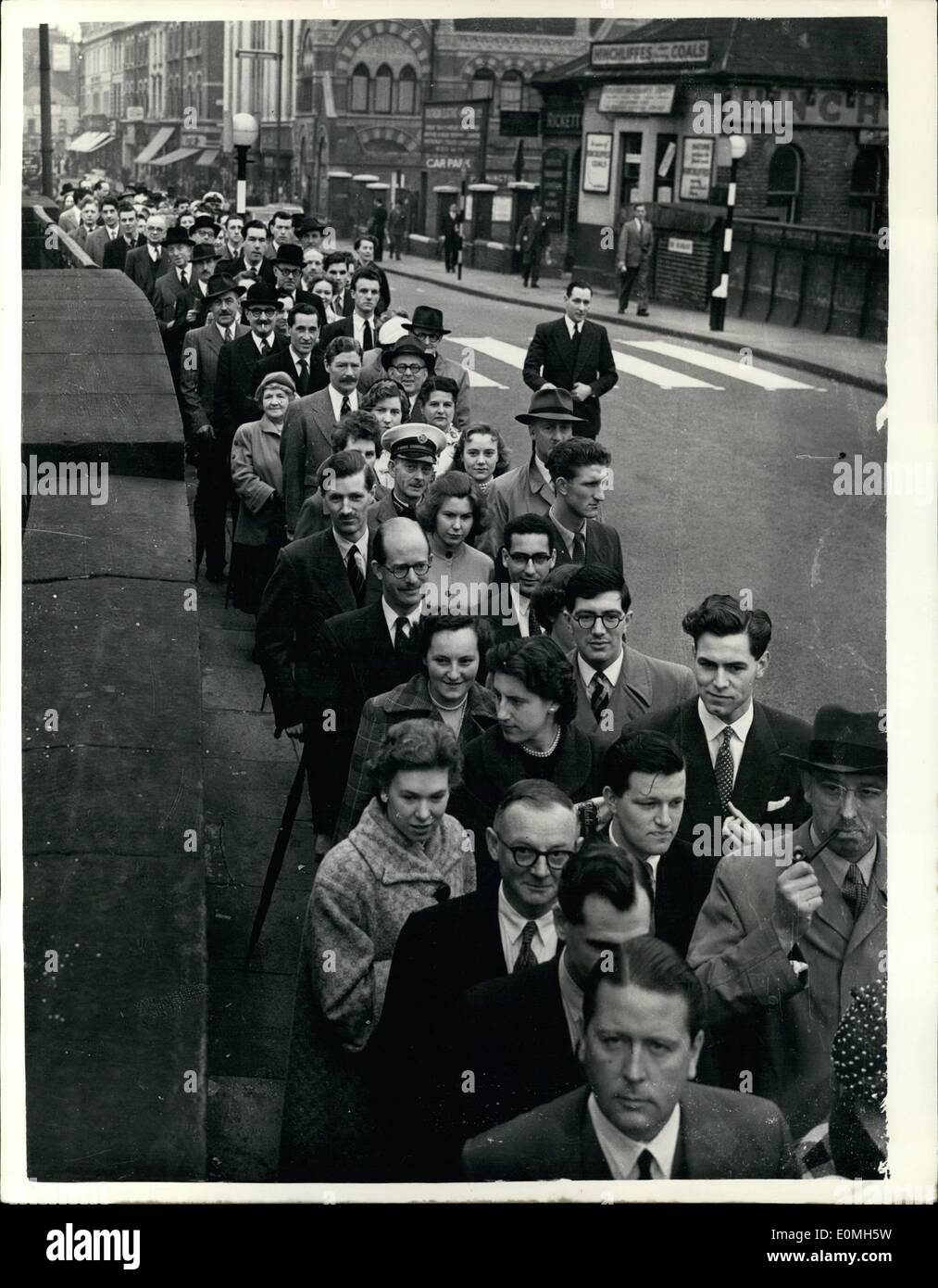 London rail strike 1955 hi-res stock photography and images - Alamy