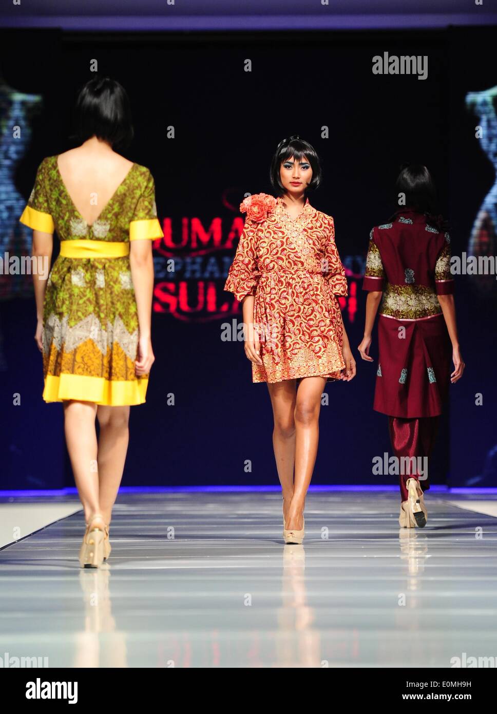 Jakarta, Indonesia. 16th May, 2014. Models present creations by ...