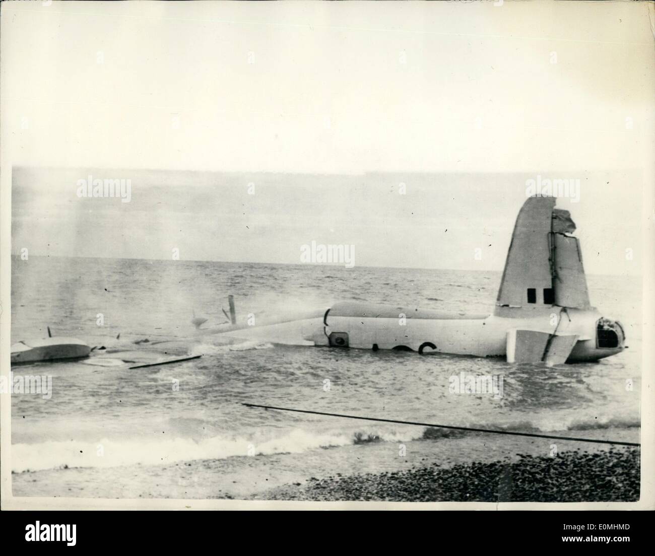 Jun. 06, 1955 - Holiday crowds see R.A.F. flying boat crash into sea ...