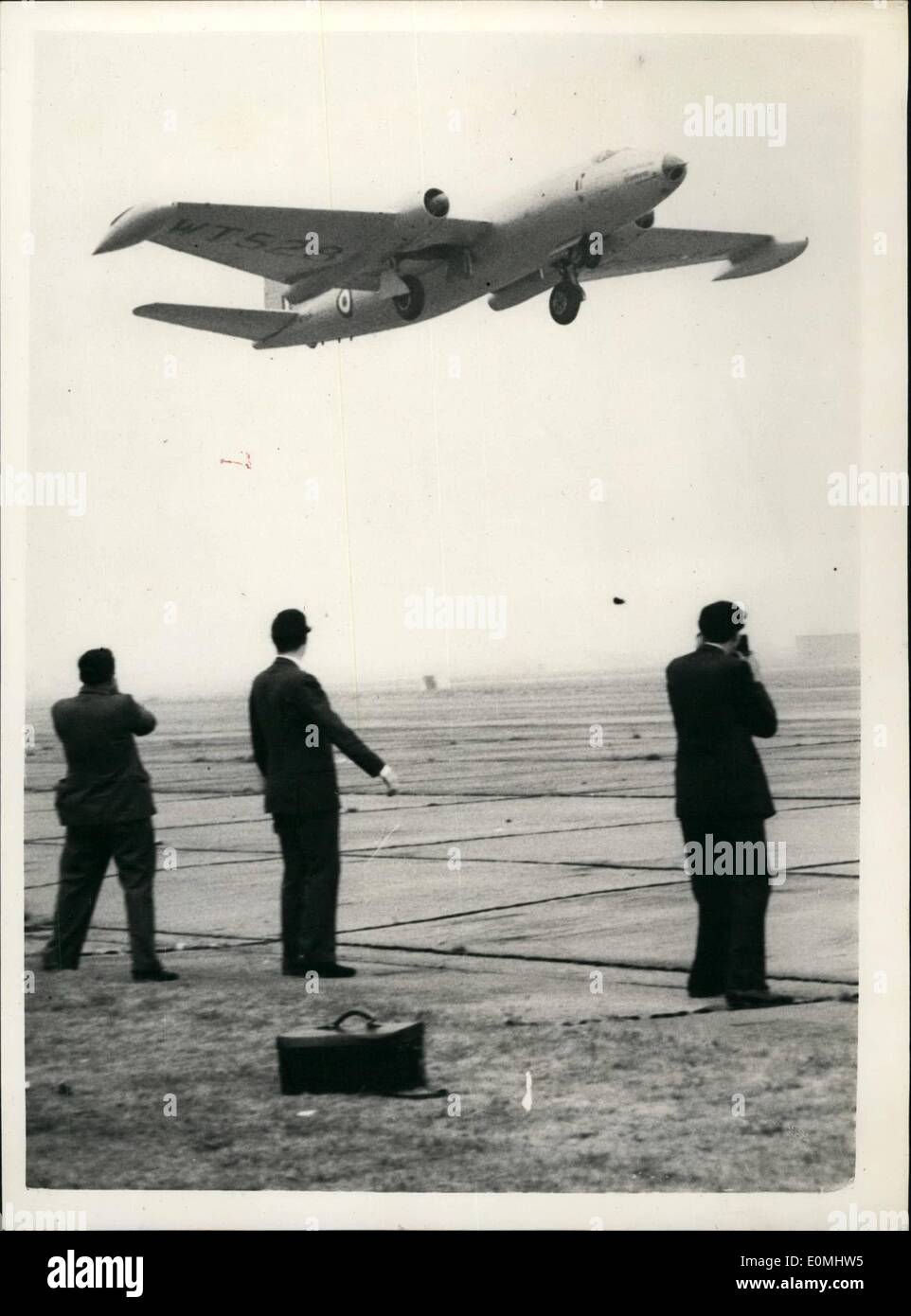 Aug. 08, 1955 - Canberra Mark 7 Leaves For Record Attempt London - New ...