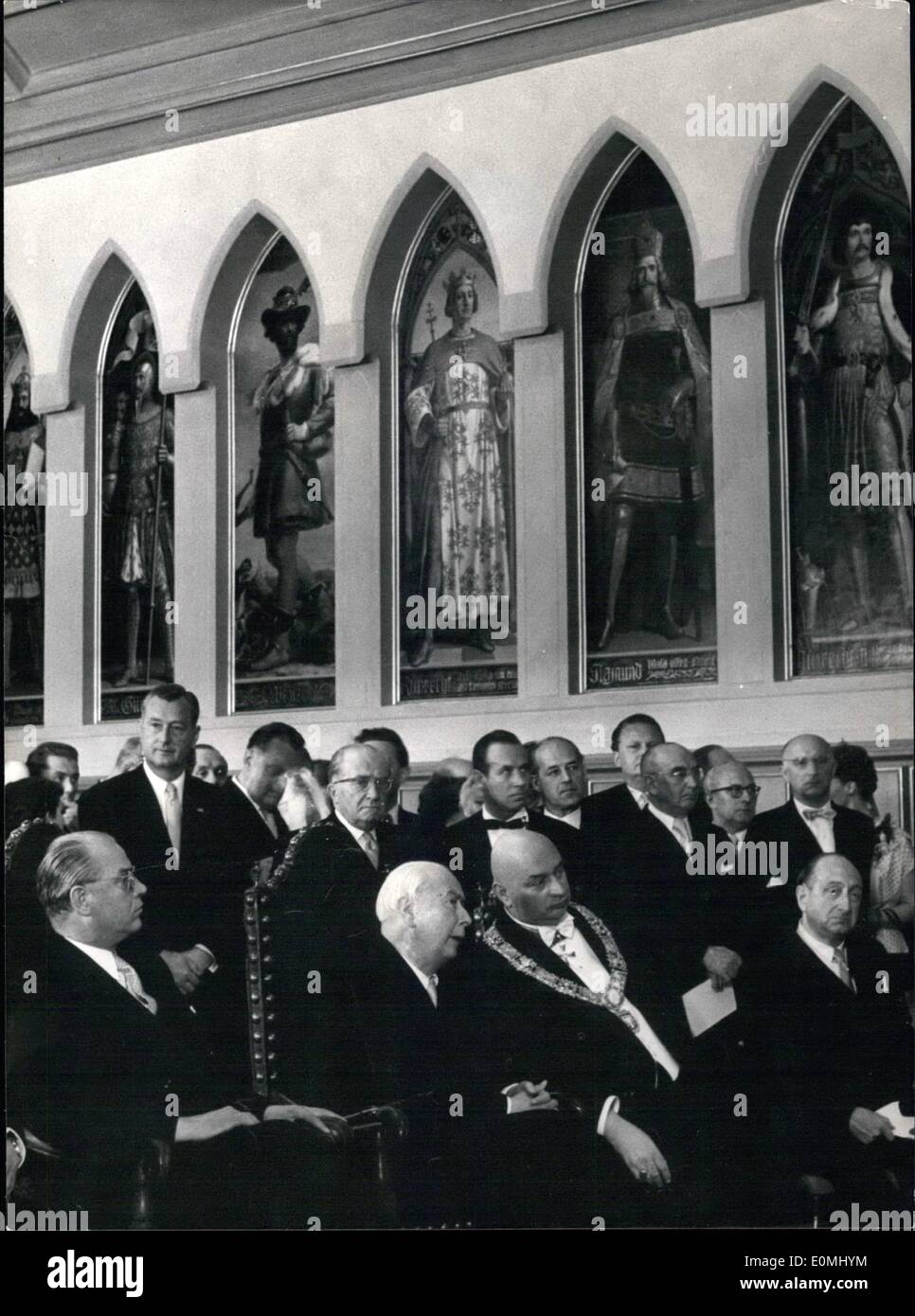 Jun. 06, 1955 - Paintings of 52 german emperors are looking from the ...