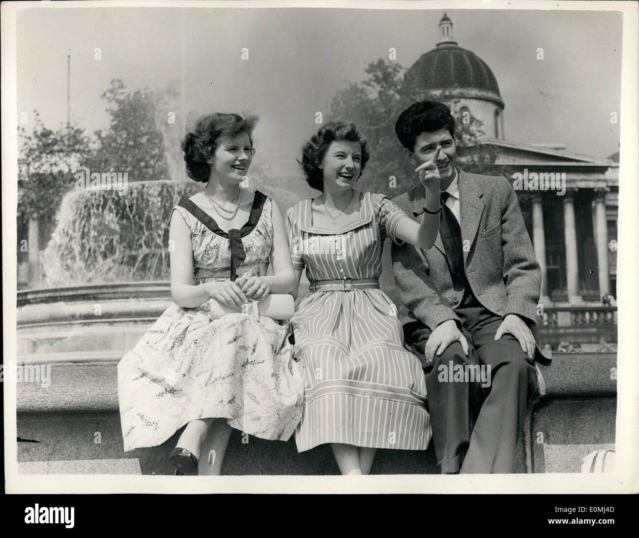 Aug. 08, 1955 - Ruby Murrary Shows Brother And Sister Around London ...