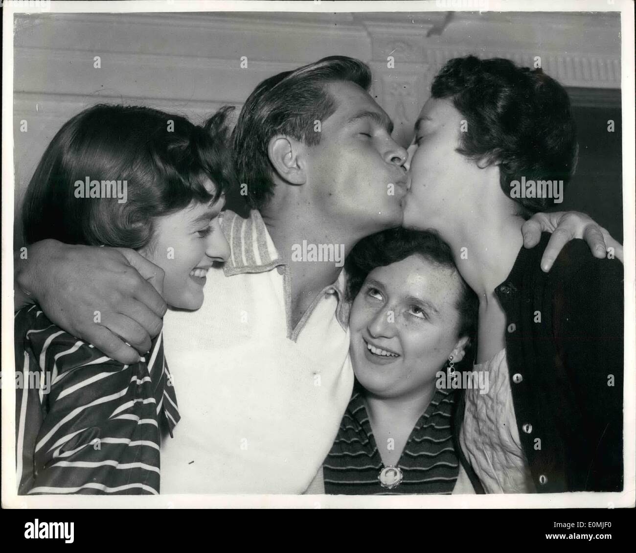 Sep. 09, 1955 - Reception To Johnnie Ray: Johnnie Ray arrived at London ...