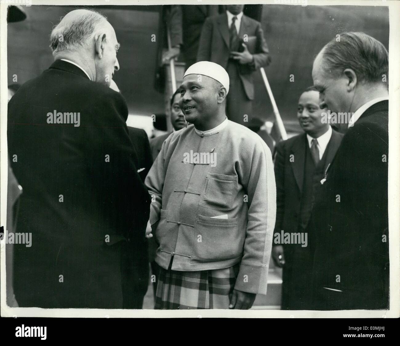 Jun. 06, 1955 - Prime Ministers Of Burma Arrives At London Airport: U ...