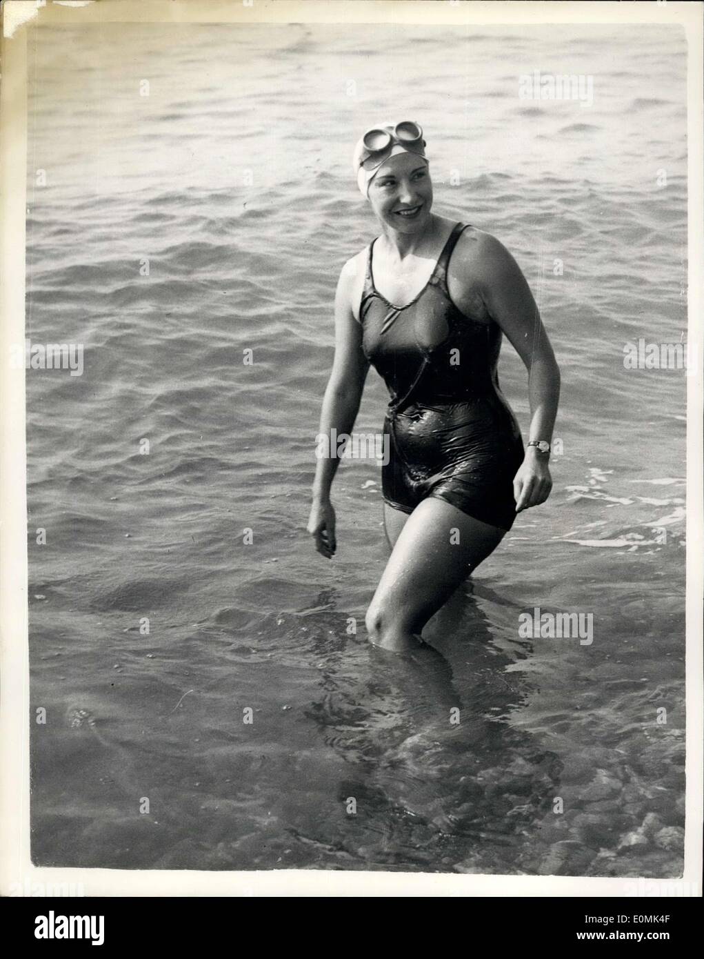 Sep. 23, 1955 - Florence Chadwick Attempts Two-Way Channel Swim: With a ...