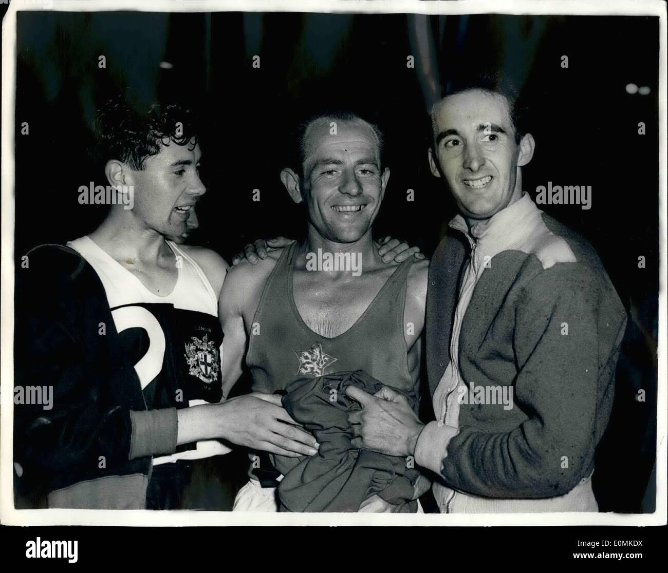 Gordon pirie beats emil zatopek in 10 hi-res stock photography and ...