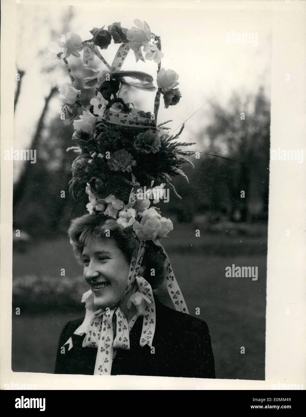 Nov. 11, 1955 - Easter Day Parade in Hyde Park Photo Shows: Norma Smith ...