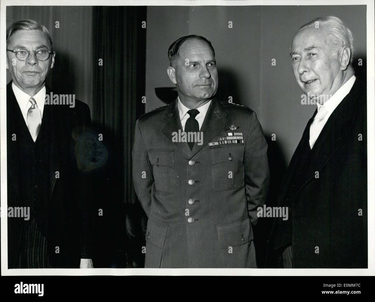 Oct. 12, 1955 - Federal President Heuss receives NATO - General in Bonn ...