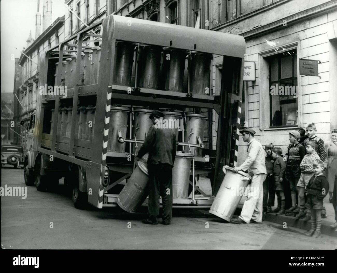 Double decker dust carts for dusseldorf hi-res stock photography and ...