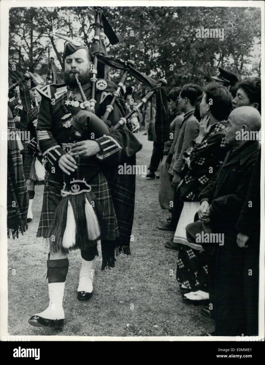 Oct. 31, 1955 - Highlanders make Tokyo debut: The bearded bagpiper and ...