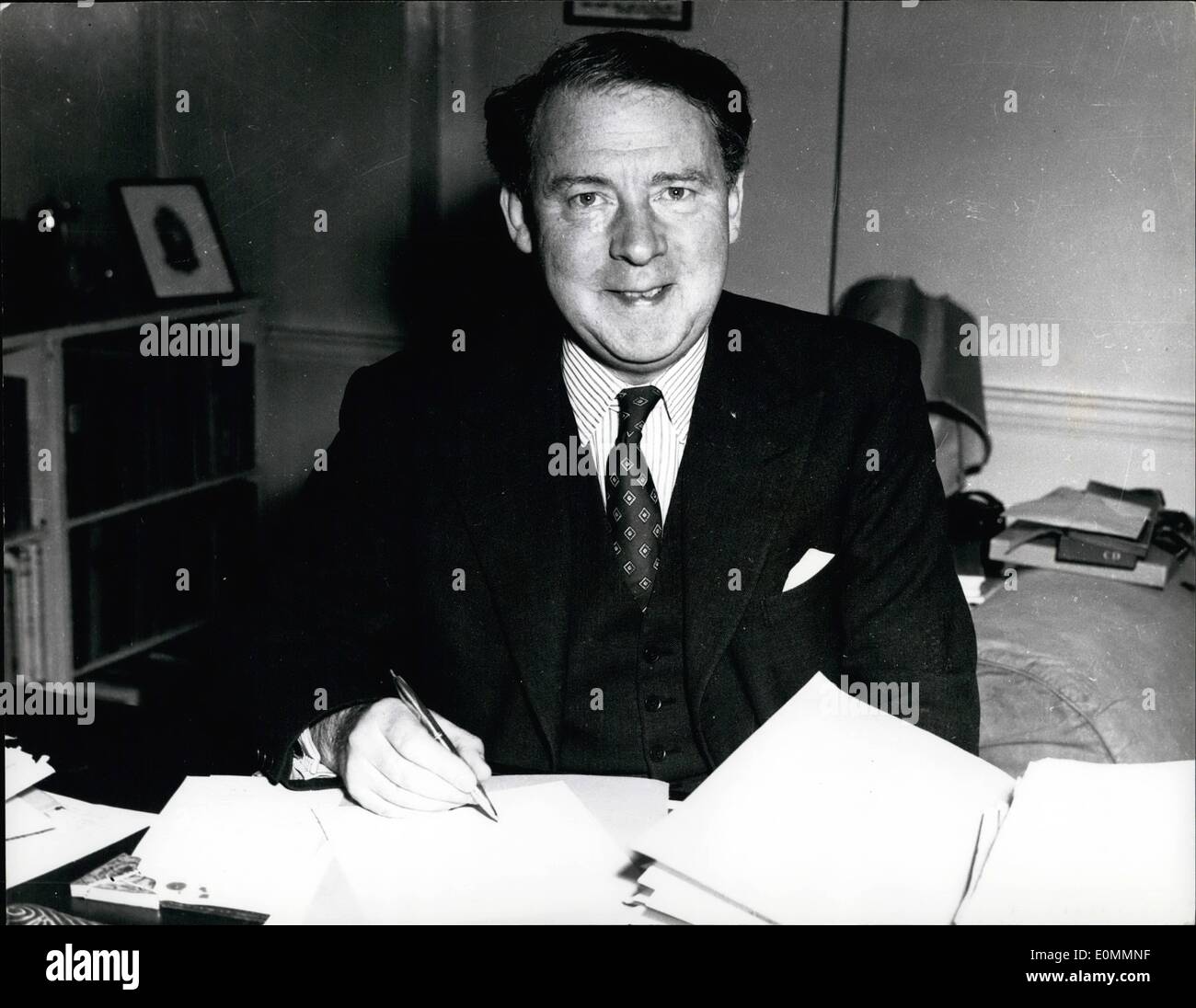 Leader labour party hugh gaitskell hi-res stock photography and images ...