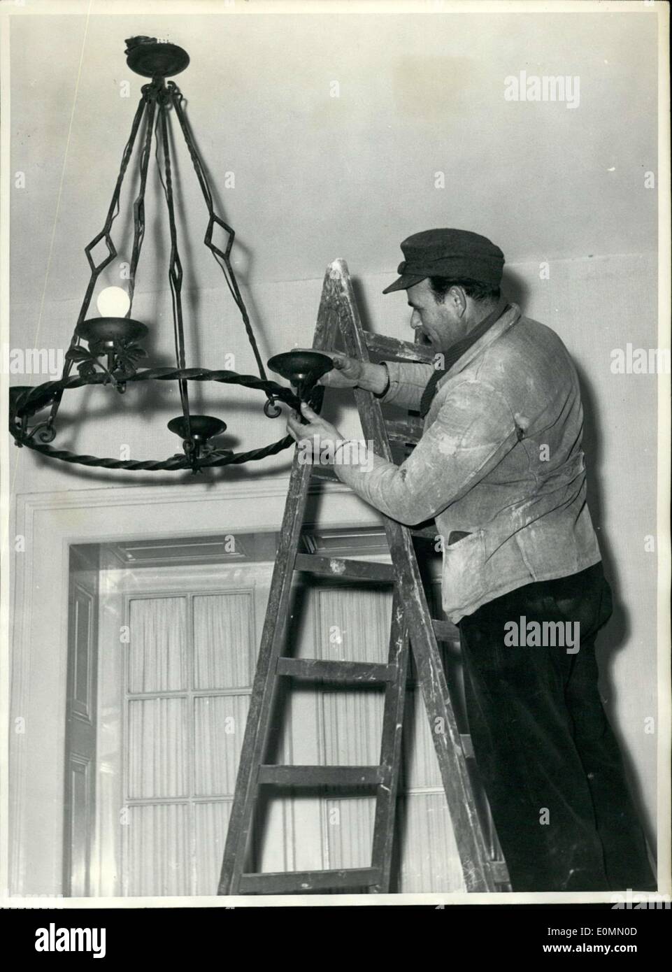 Chandelier on hi-res stock photography and images - Alamy