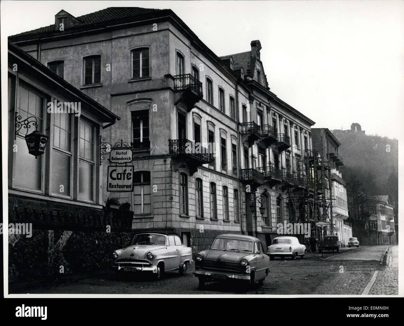 Hammer and sickel hi-res stock photography and images - Alamy