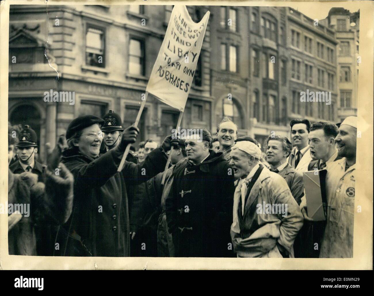 Jeering historical hi-res stock photography and images - Alamy