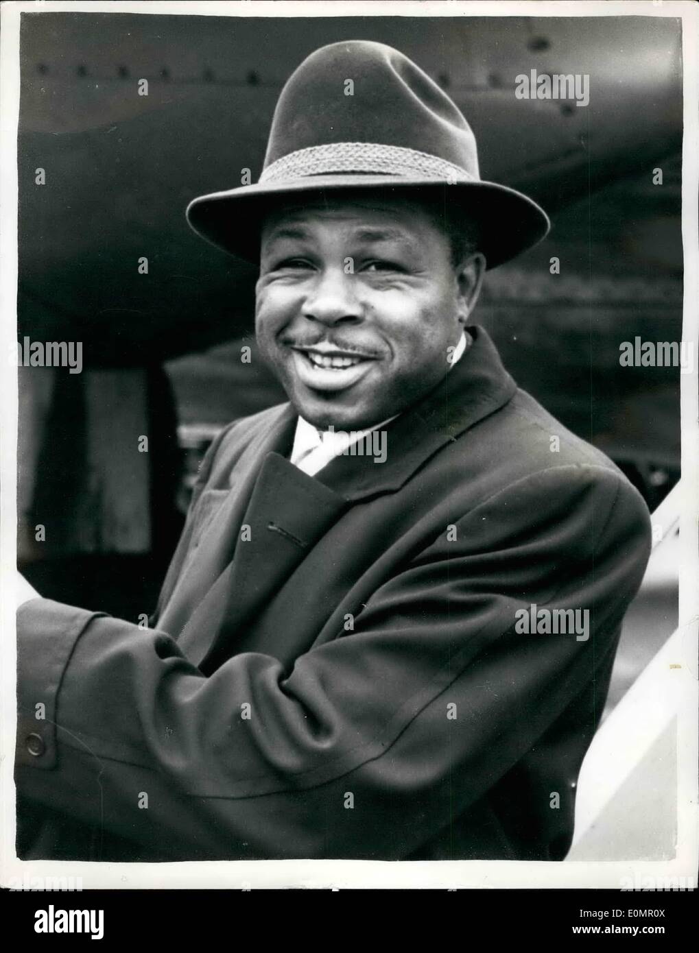 May 05 1956 archie moore arrives hi-res stock photography and images ...