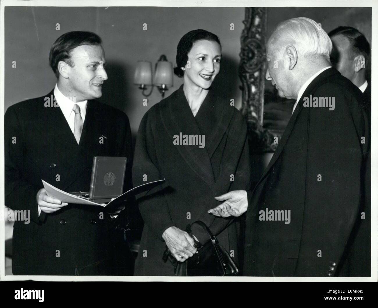 May 06, 1956 - World famous American violinist Yehudi Menuhin(of ...