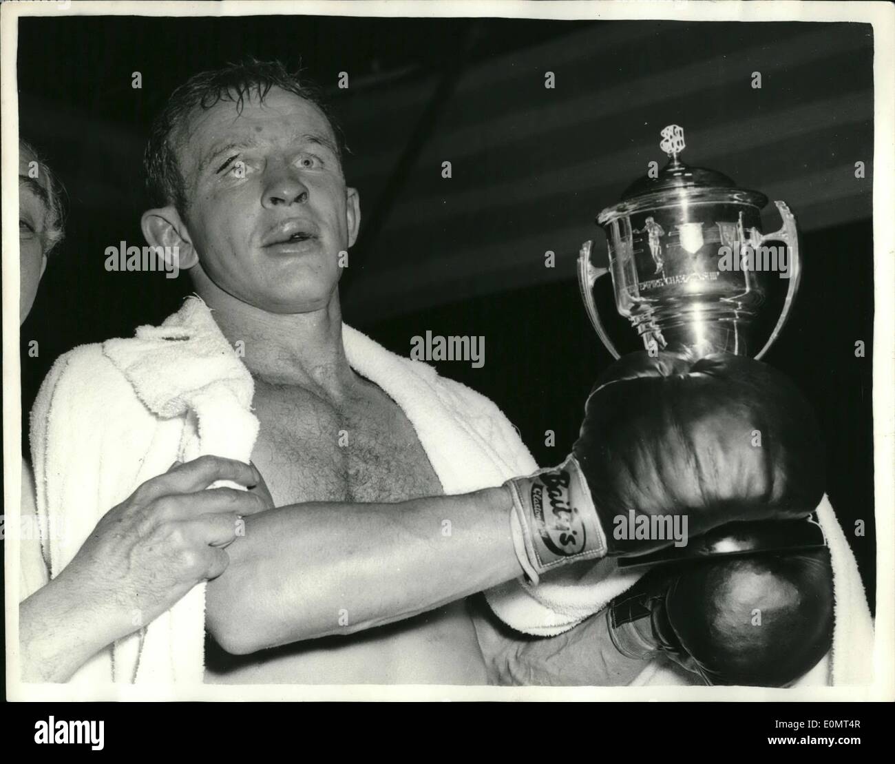 Jun. 06, 1956 - Canada's Gordon Wallace wins empire title. Bea to Ron Barton on points; photo ...