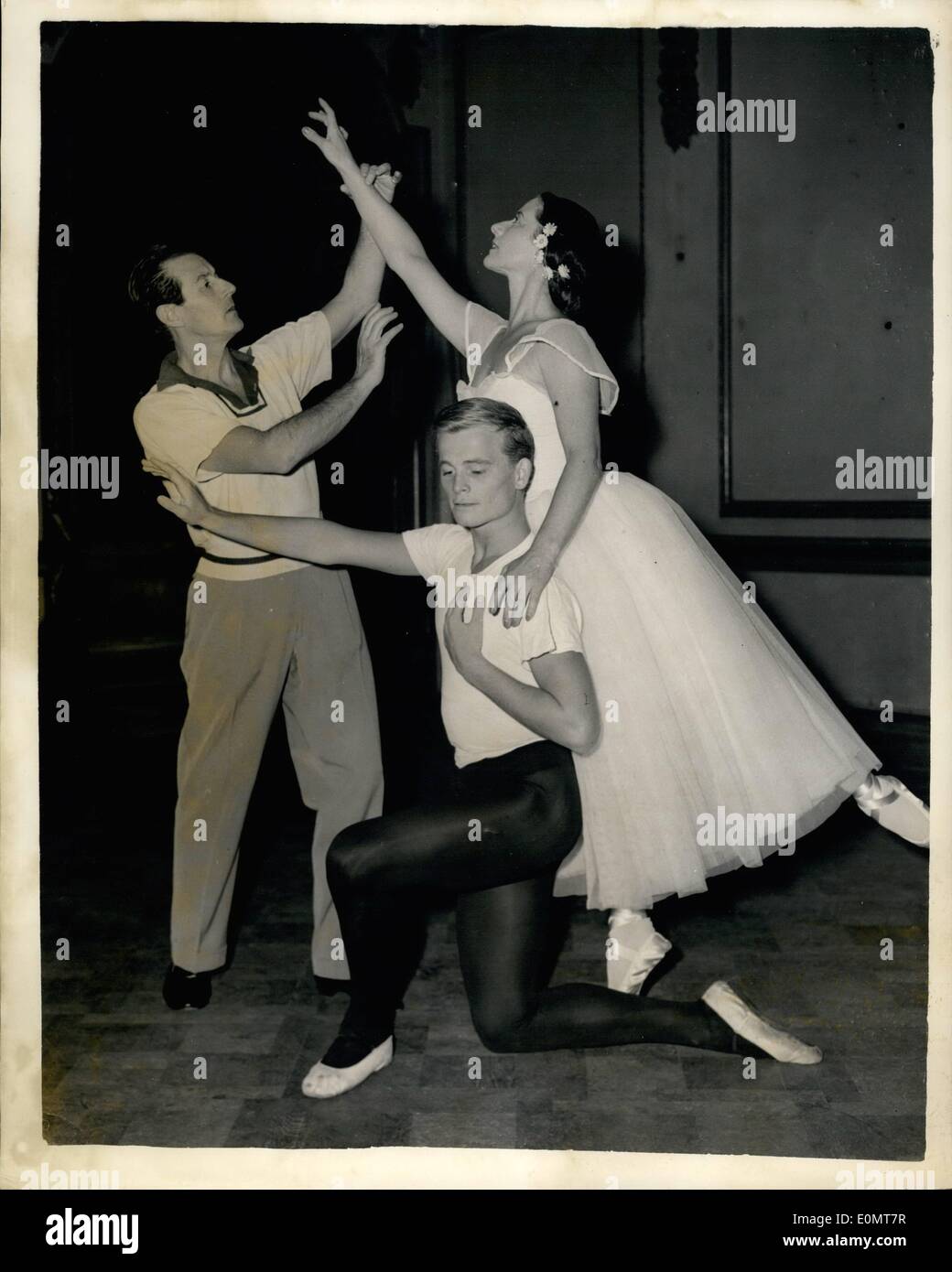 Aug. 08, 1956 - Anton Dolin Trails International Dancers For Ballet At ...