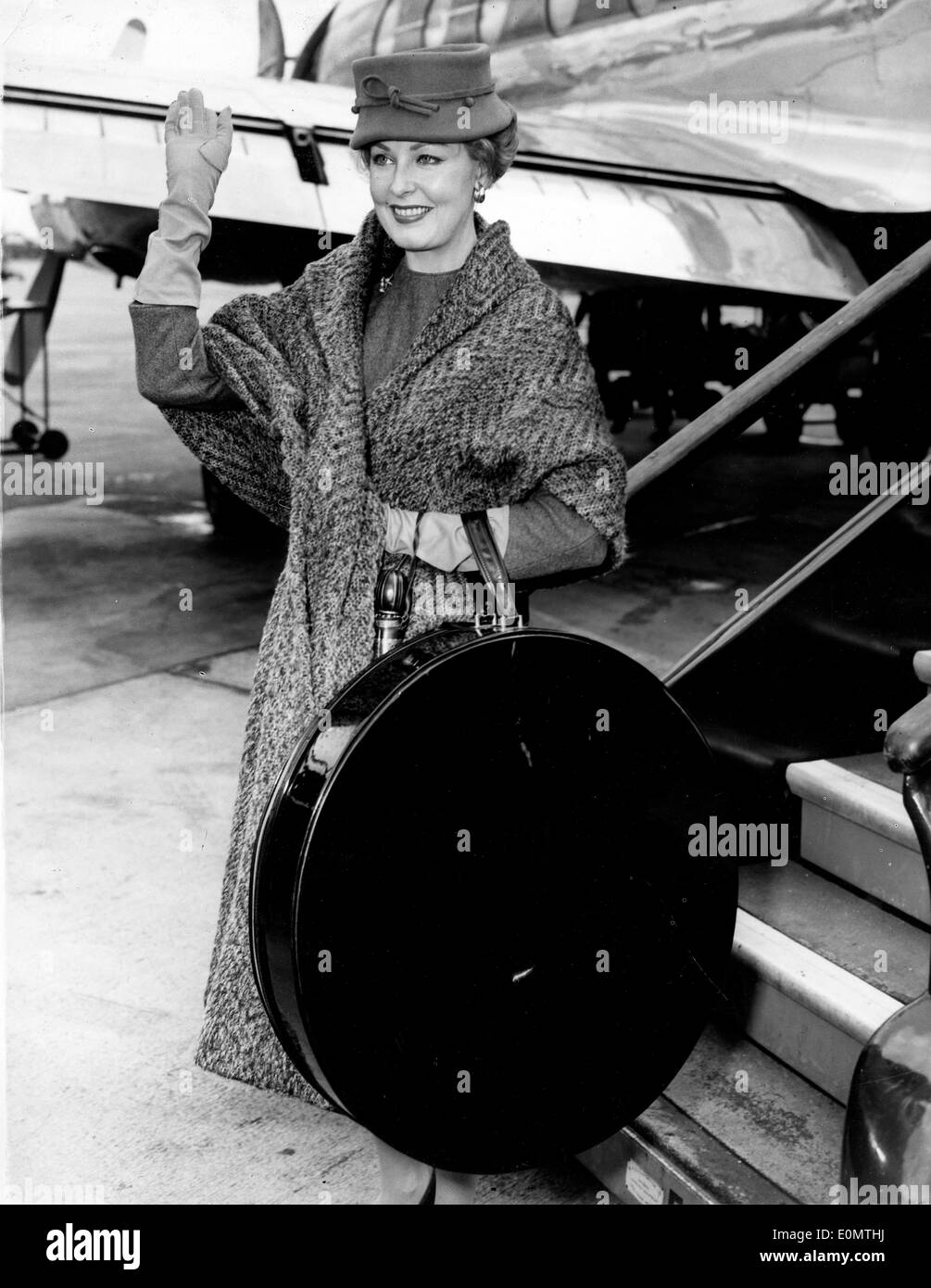 Actress arlene dahl arrives airport hi-res stock photography and images ...